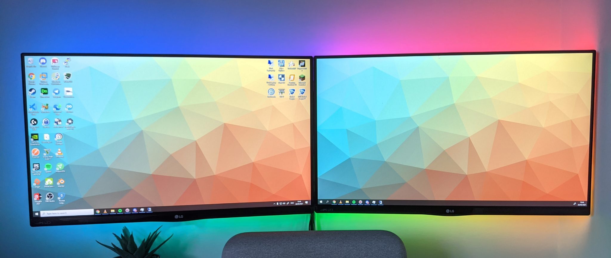Dual Monitor Bias Lighting with LEDs and WLED | Darren Griffin